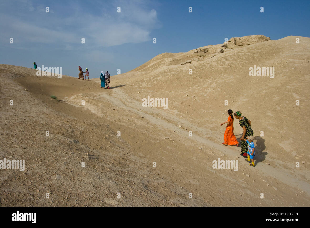 Turkmenistan women people turkmen hi-res stock photography and images ...
