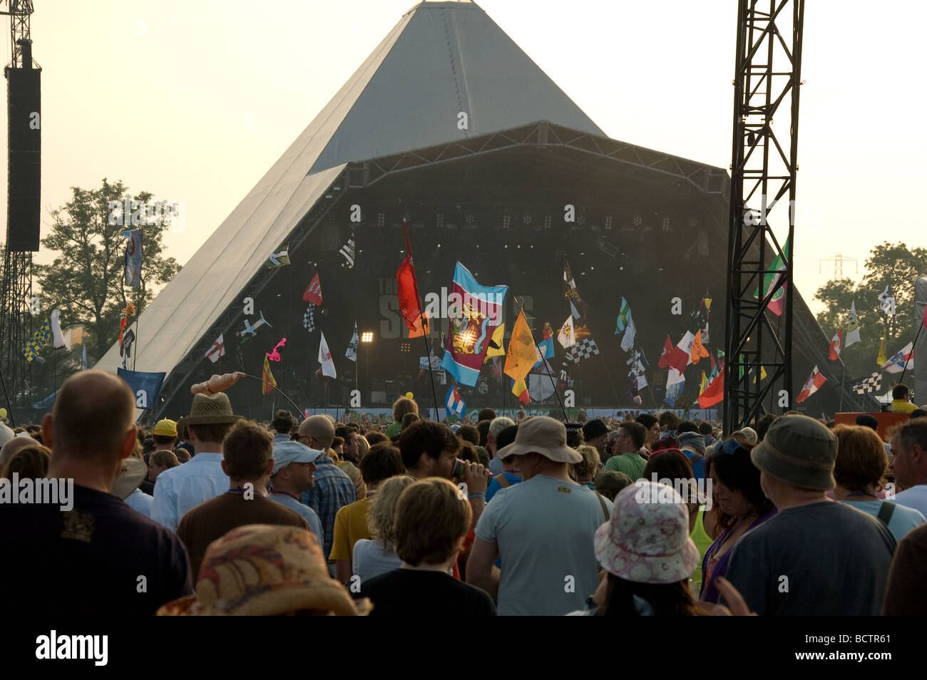 Pyramid stage crowd, Glastonbury festival 2009 Stock Photo - Alamy
