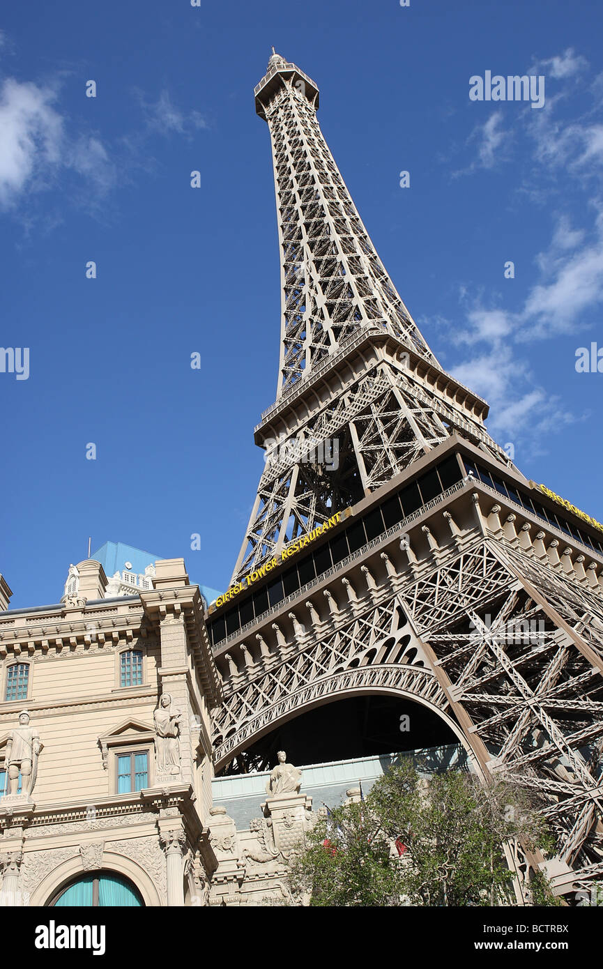 Eiffel tower restaurant hi-res stock photography and images - Alamy