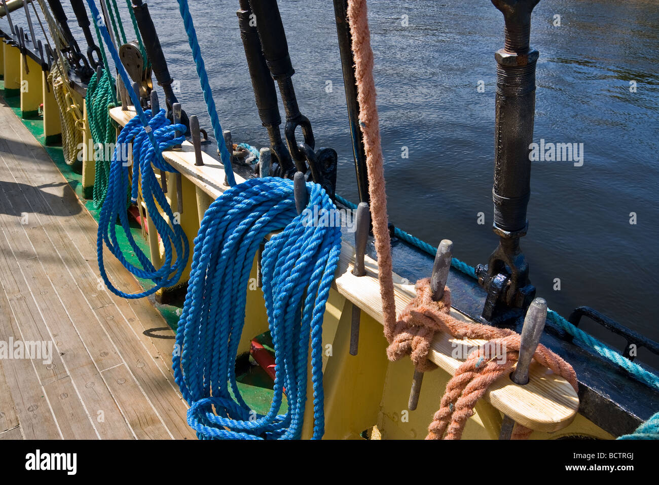 Detail of rigging of old sail ship Stock Photo - Alamy