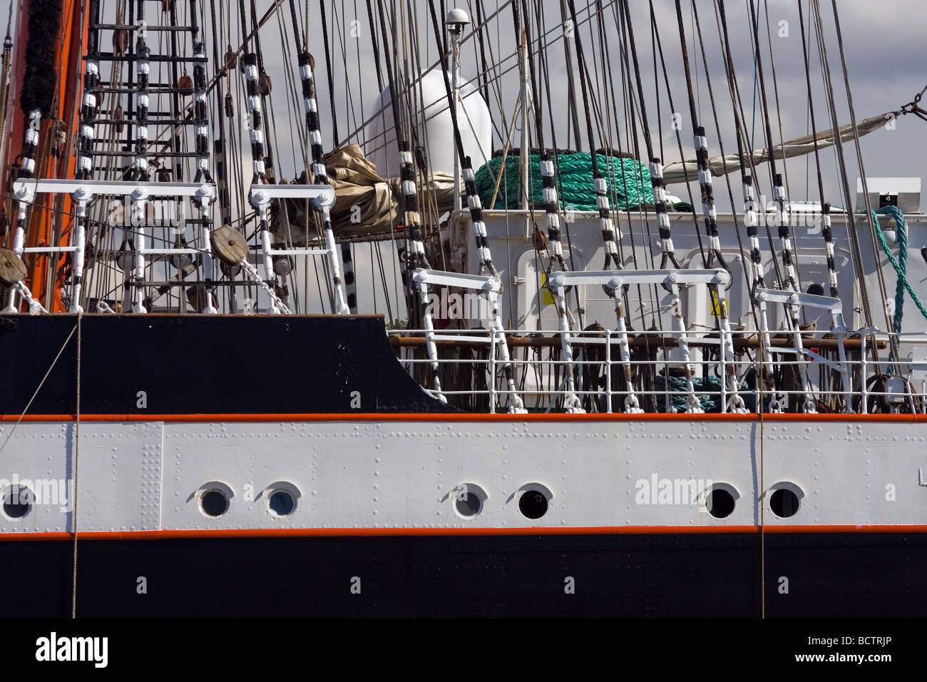 Old sailship hi-res stock photography and images - Alamy