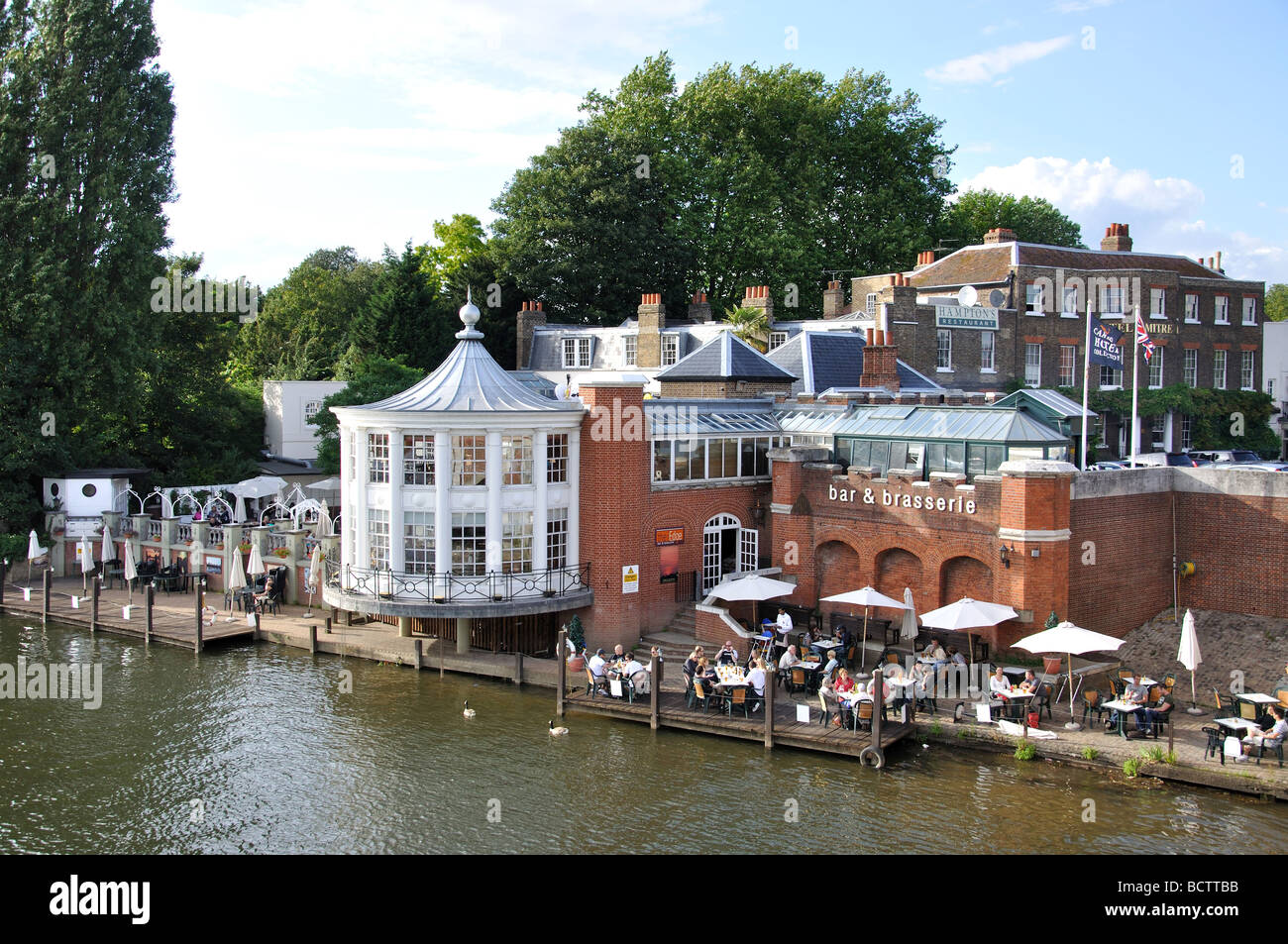 Brasserie e bar hi-res stock photography and images - Alamy