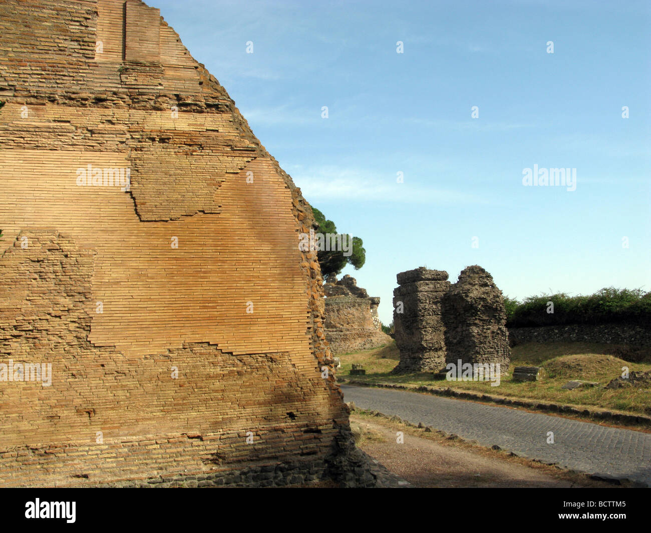 Tomb on via appia antica hi-res stock photography and images - Alamy