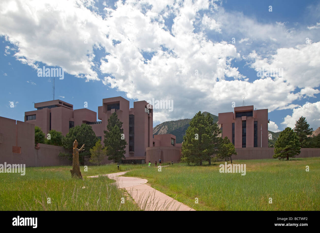 Science research center hi-res stock photography and images - Alamy