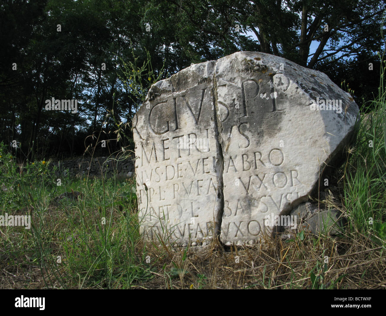 Roman grave hi-res stock photography and images - Alamy