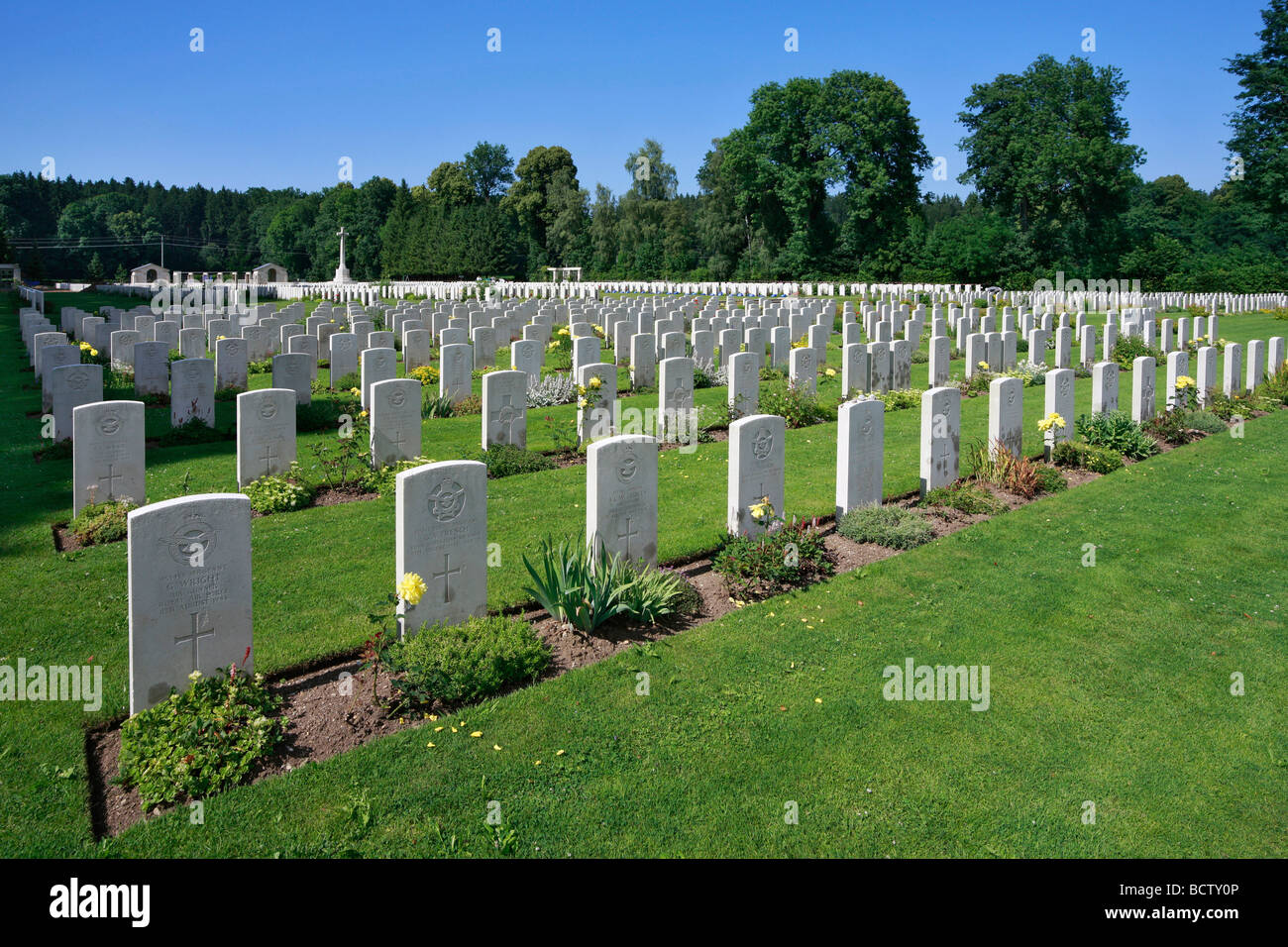 Durnbach war cemetery, war graves, 2960 soldiers killed in action ...