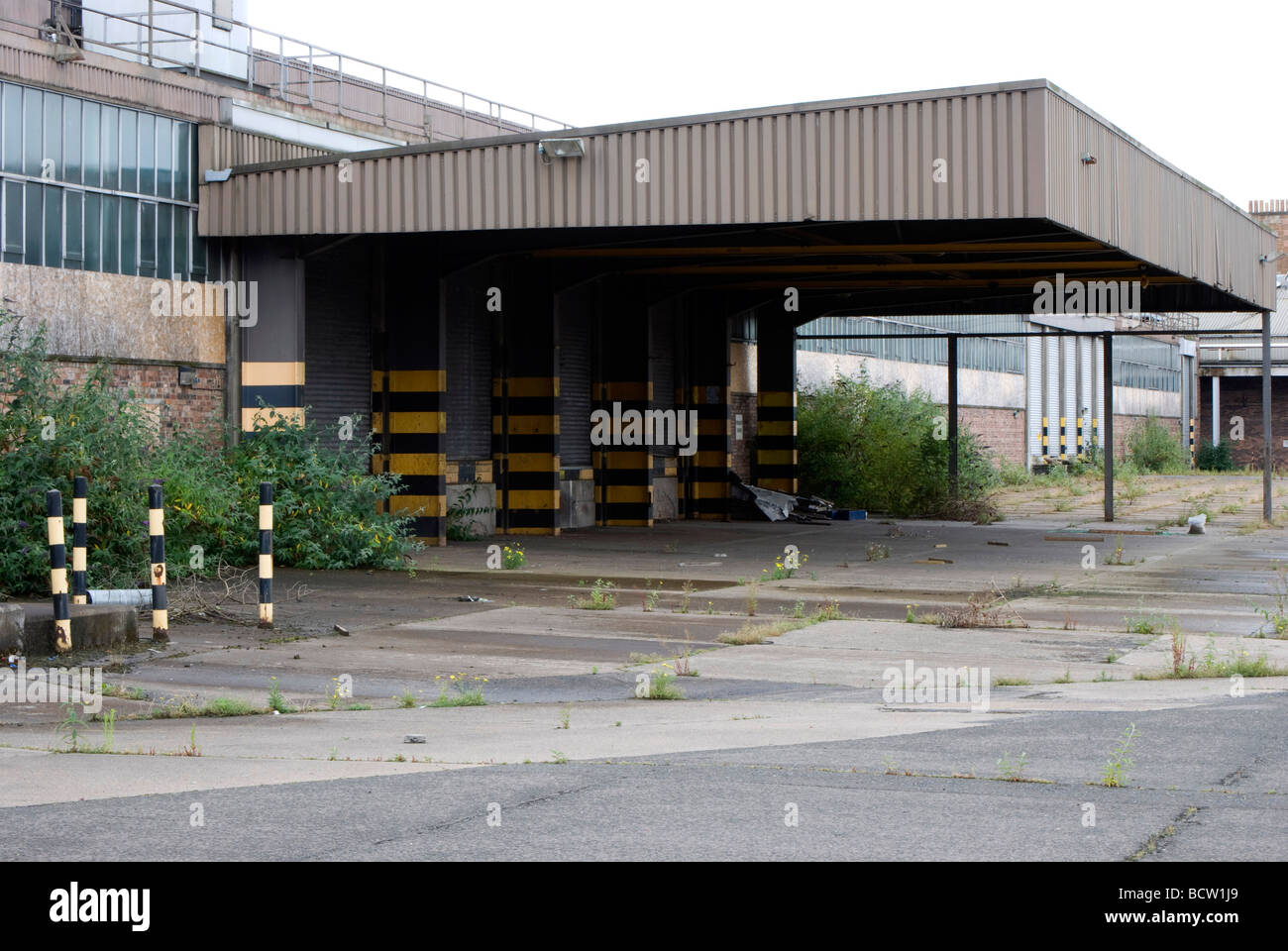 Dereliction in central Edinburgh: abandoned factory loading bay Stock ...