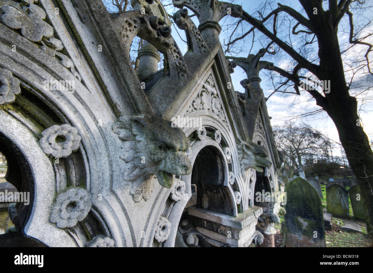 Kensal green cemetery tomb hi-res stock photography and images - Alamy
