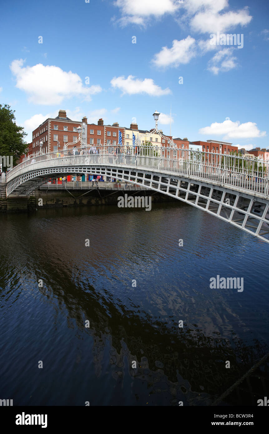 halfpenny hapenny bridge over the river liffey in the centre of dublin ...