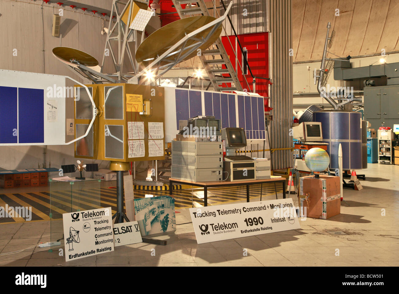 Intelsat 1 satellite hi-res stock photography and images - Alamy