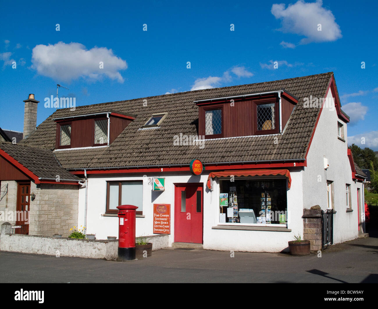 Post office in highlands scotland hi-res stock photography and images ...