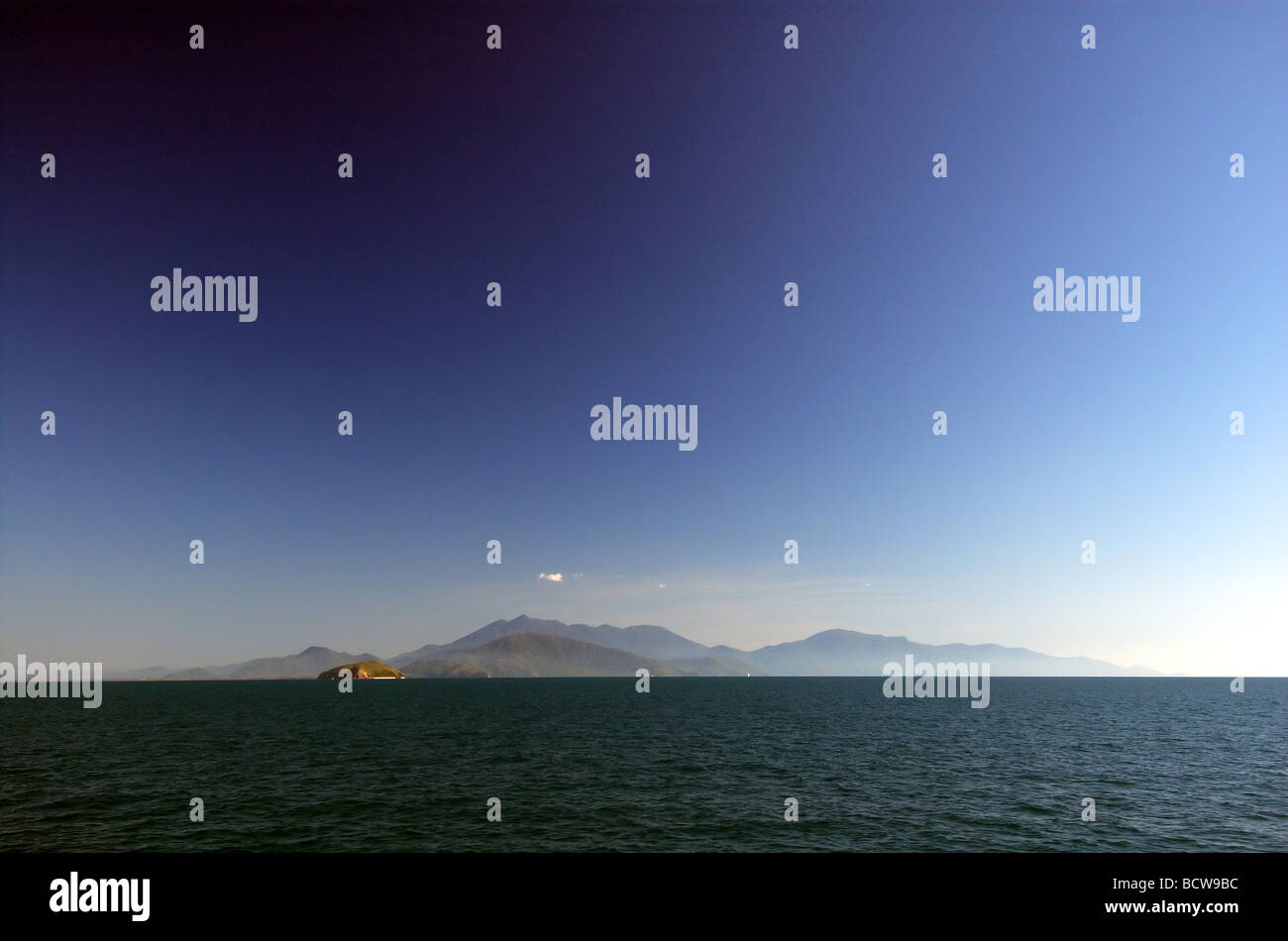 Thornton Peak above Snapper Island - very rare clear view of the peaks ...