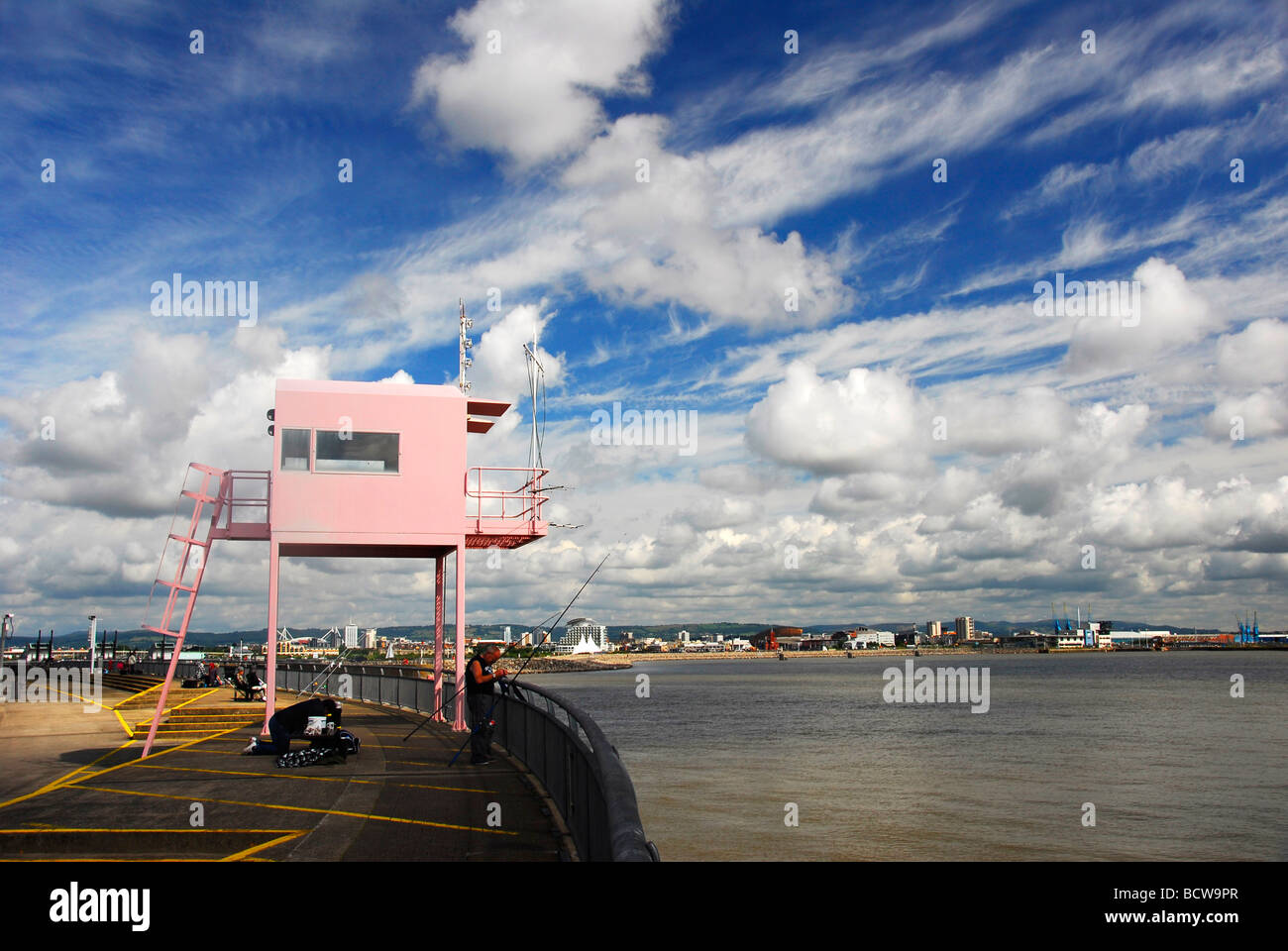 the pink hut cardiff bay barrage pier Stock Photo - Alamy