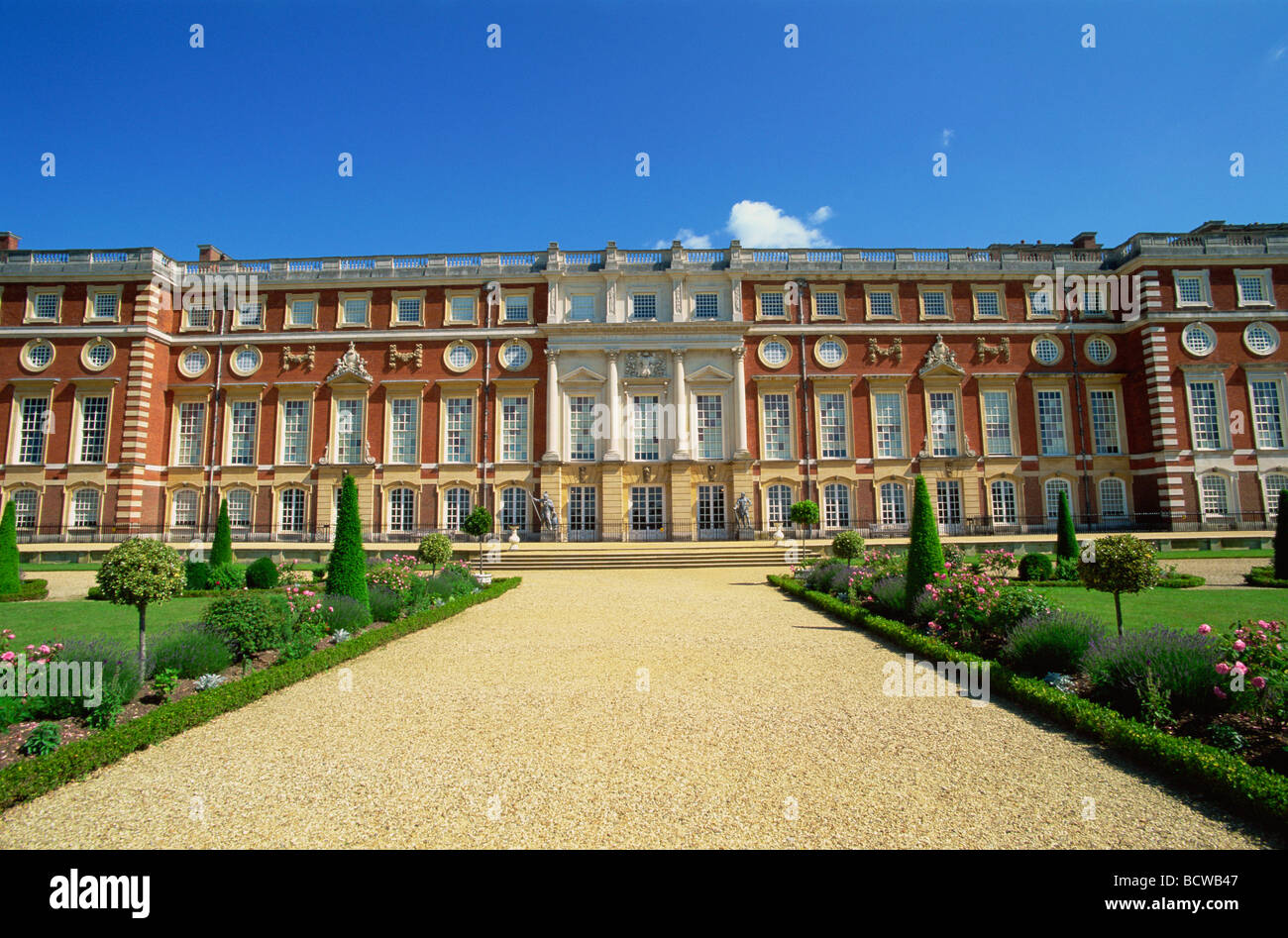Hampton palace hi-res stock photography and images - Alamy