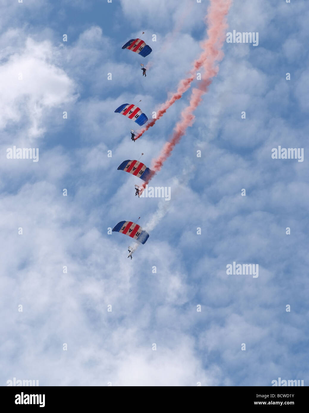 ROYAL AIR FORCE FALCON PARACHUTE DISPLAY TEAM. UK Stock Photo - Alamy