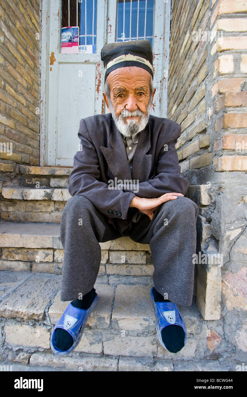 Old Uzbek Man in Bukhara Uzbekistan Stock Photo - Alamy