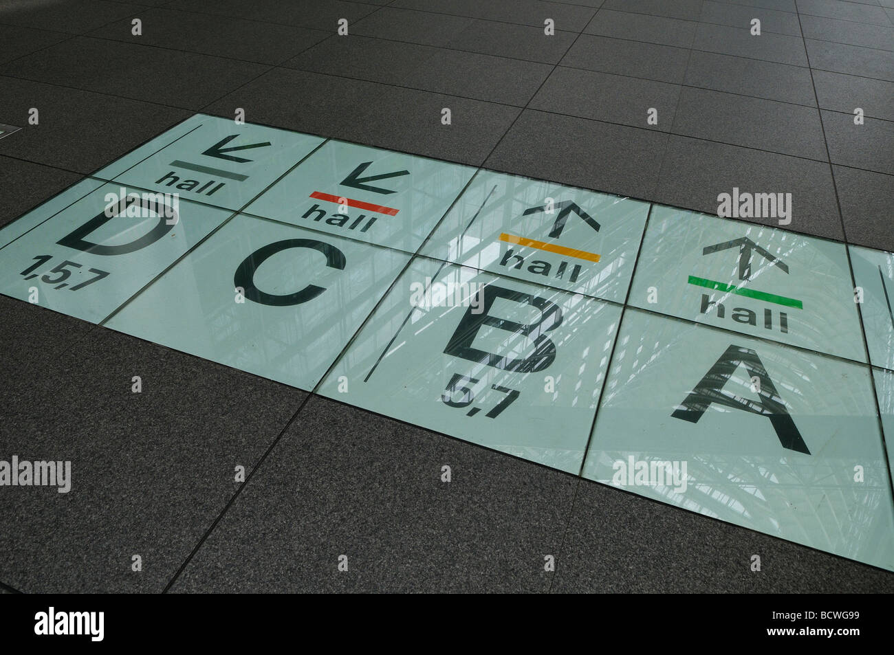 English sign japan hi-res stock photography and images - Alamy