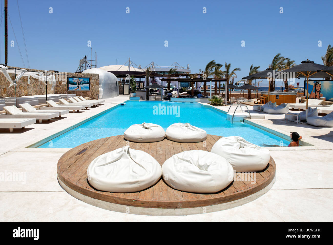 Discotheque with pool and bar, Hedkandi Beach Bar, marina, Hurghada ...
