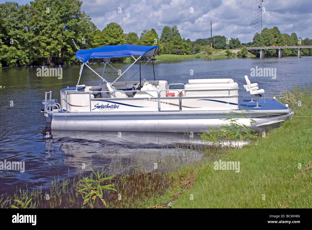 Pontoon river hi-res stock photography and images - Alamy