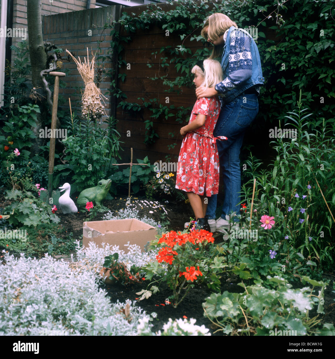 Animal dead mourning hi-res stock photography and images - Alamy