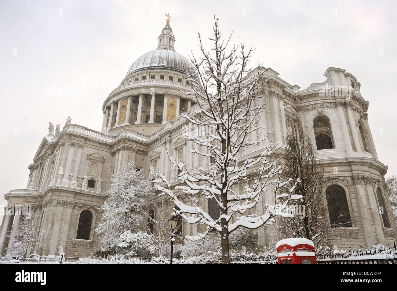 St Paul's Cathedral, London, covered in snow Stock Photo - Alamy