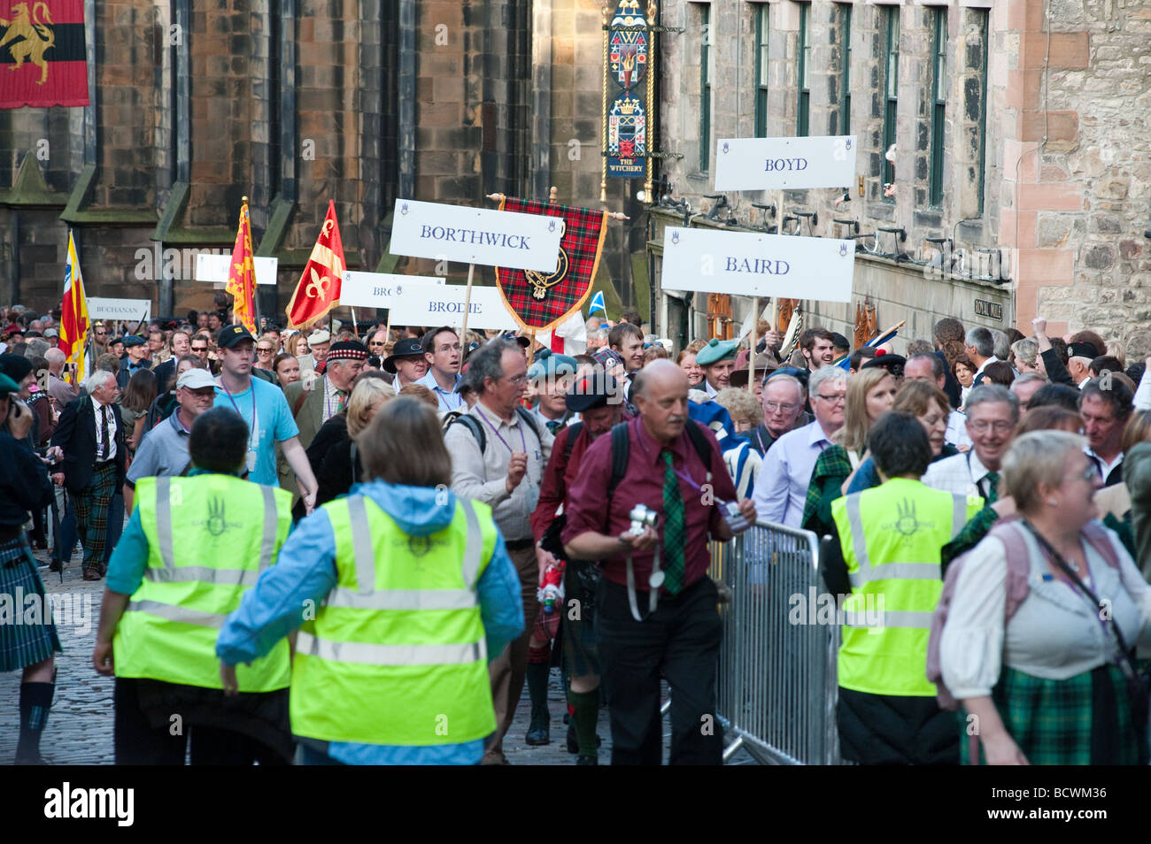 Clan Parade in Edinburgh's Royal Mile at the Gathering 2009 Stock Photo ...