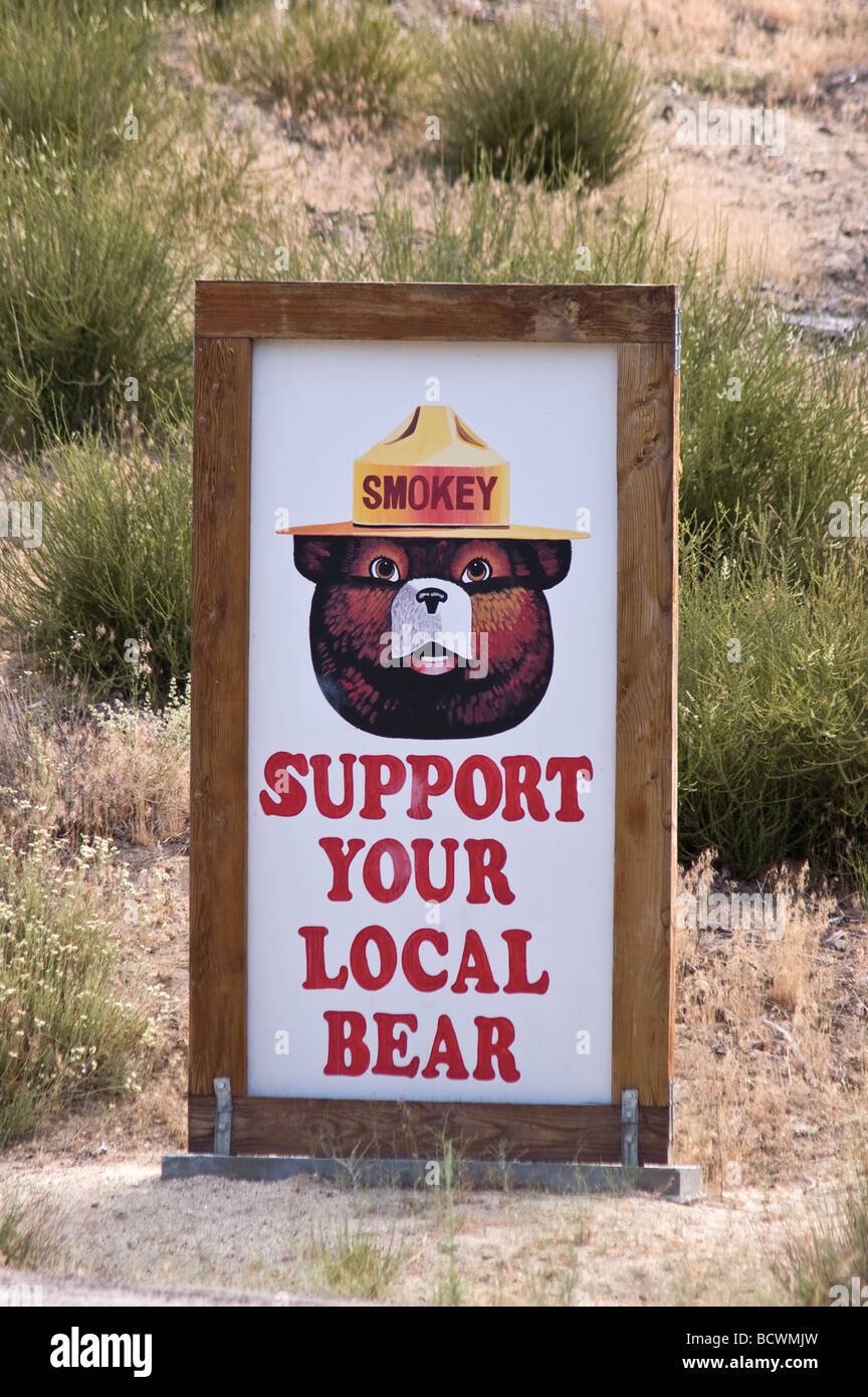 Smokey the bear fire safety sign hi-res stock photography and images ...