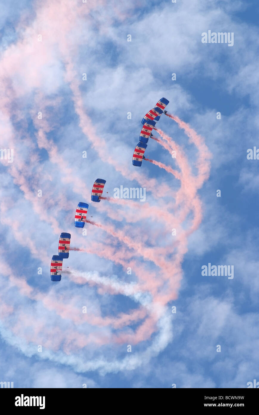ROYAL AIR FORCE FALCON PARACHUTE DISPLAY TEAM. UK Stock Photo - Alamy