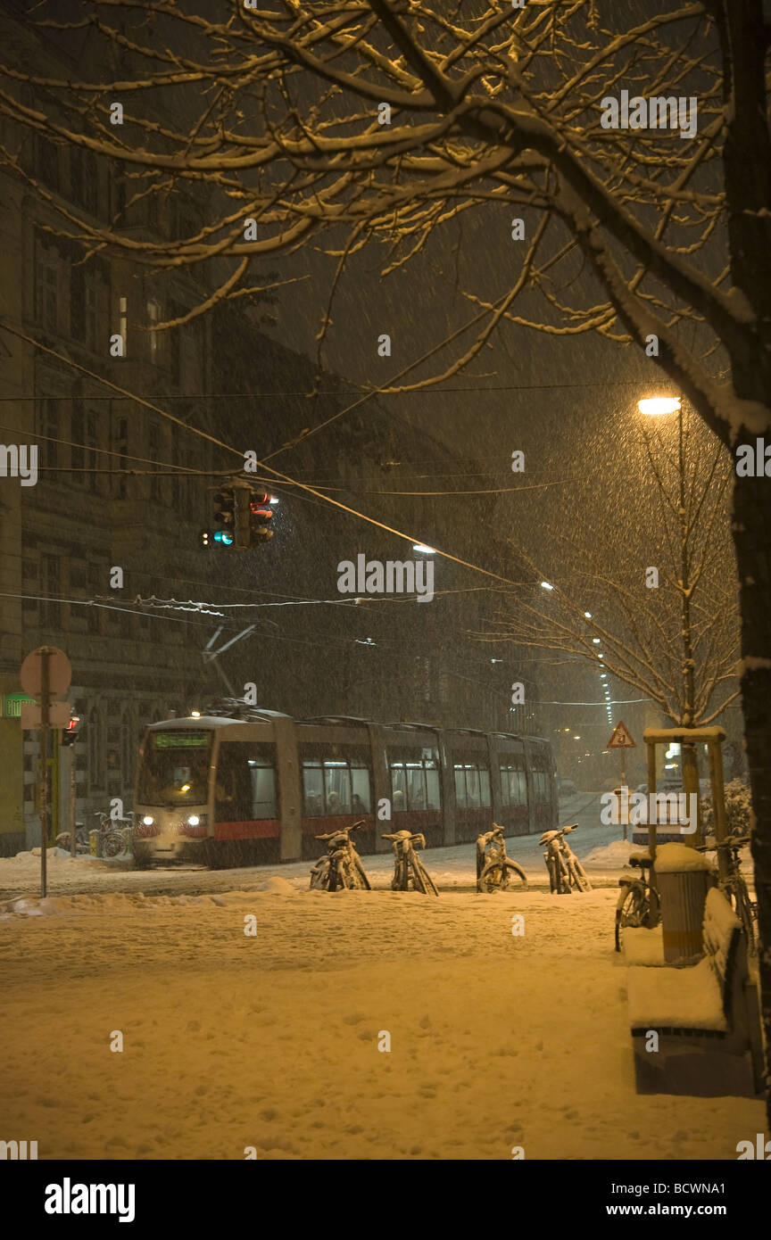 Wien Straßenbahn im Schnee Vienna Tramway in Snow Stock Photo - Alamy