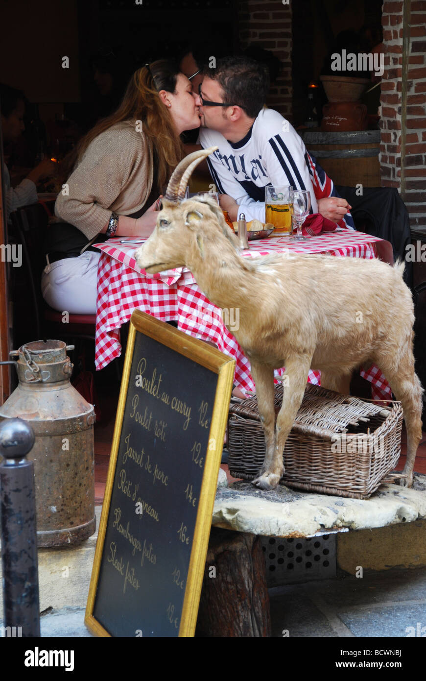 Mature couple restaurant embrace hi-res stock photography and images ...