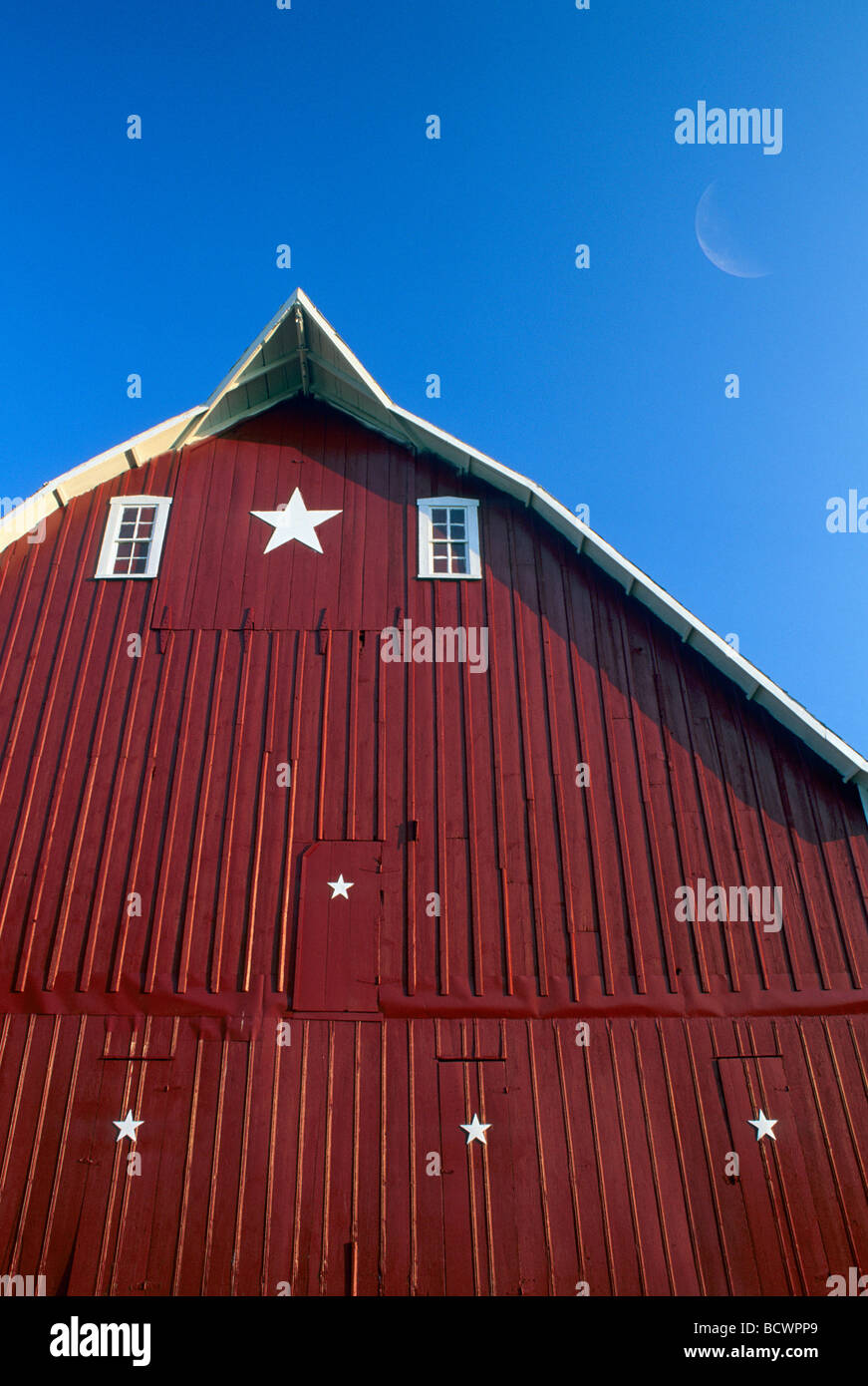 VARIEN BROTHERS BARN AND MOON, BUILT CIRCA 1915. NEAR HASTINGS, S.E ...