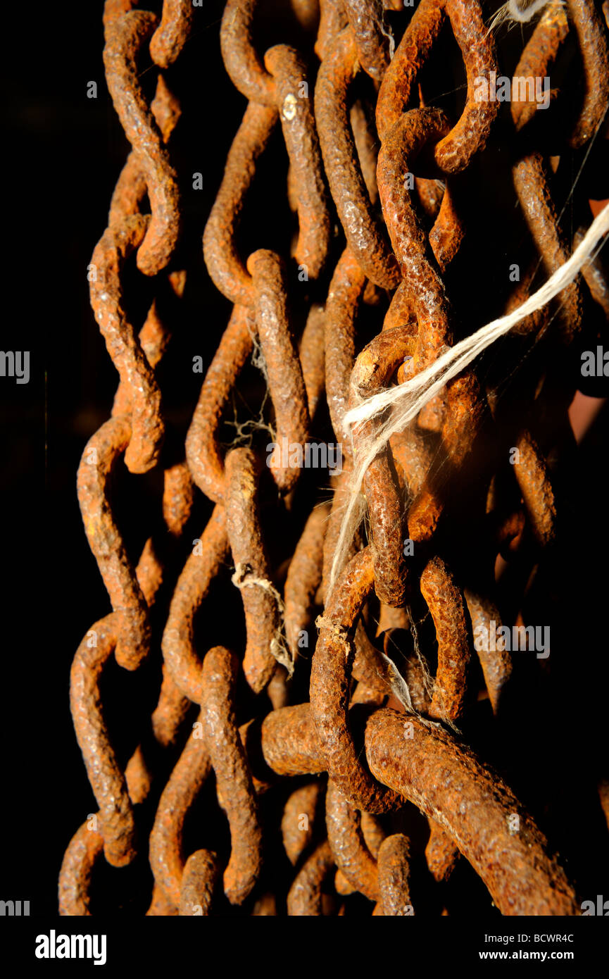 Rusty chains hi-res stock photography and images - Alamy