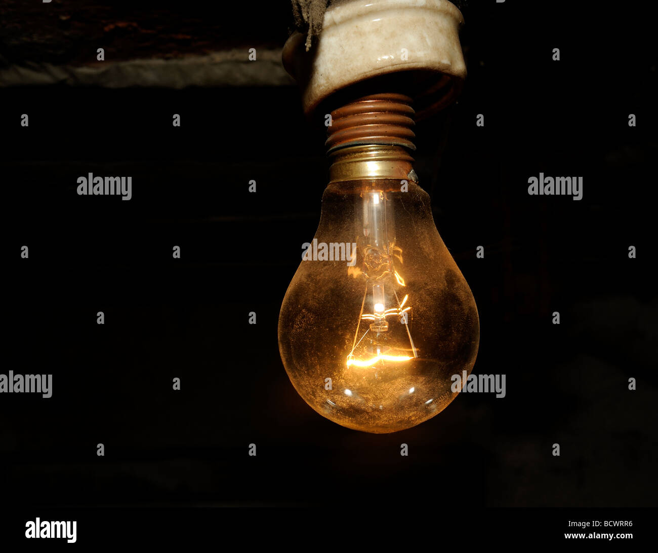 old dirty light bulb Stock Photo - Alamy