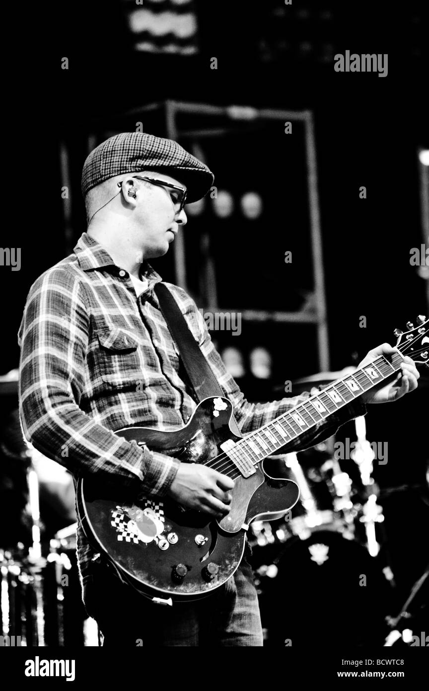 Razorlight hi-res stock photography and images - Alamy