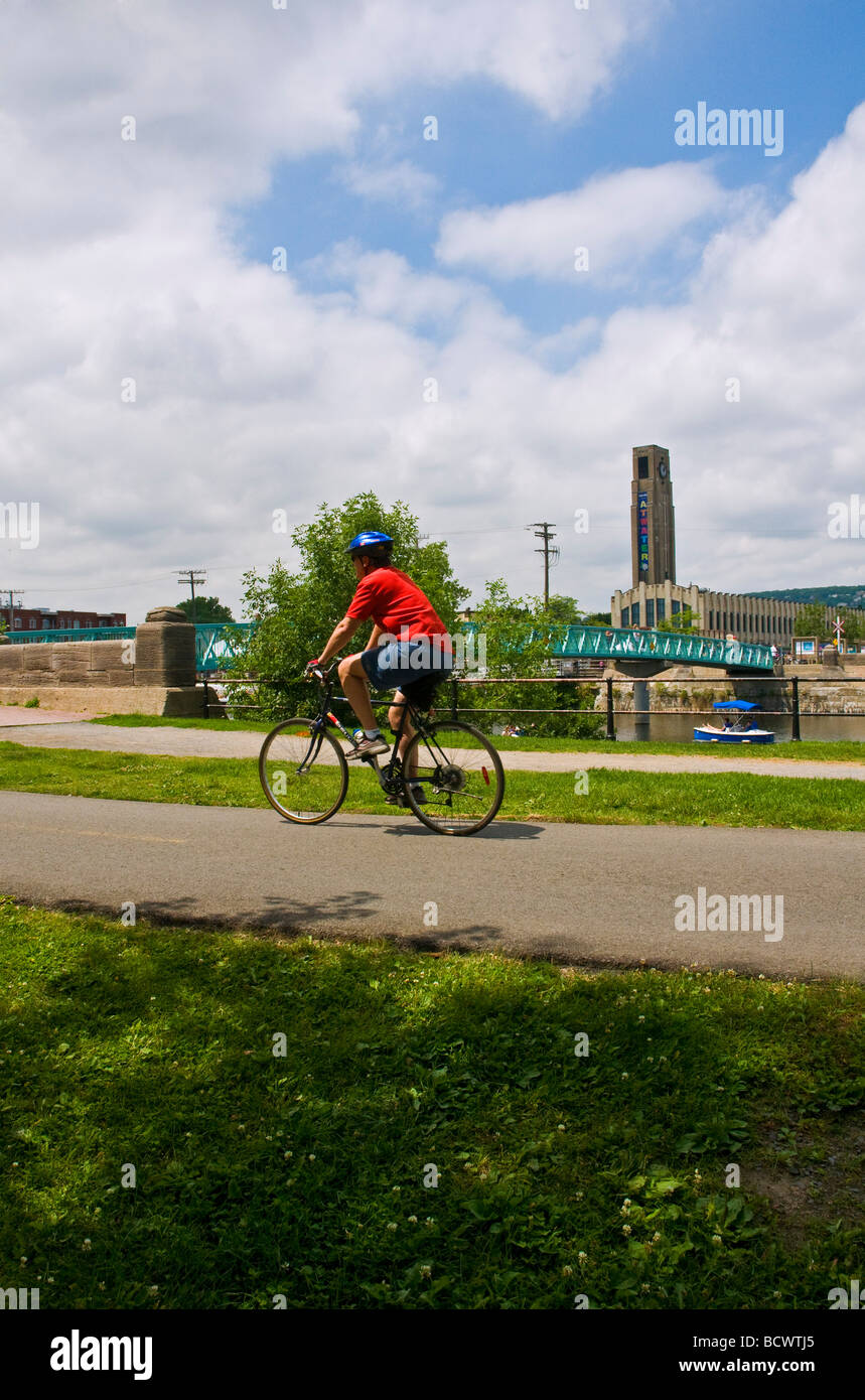 Montreal bicycles hi-res stock photography and images - Alamy