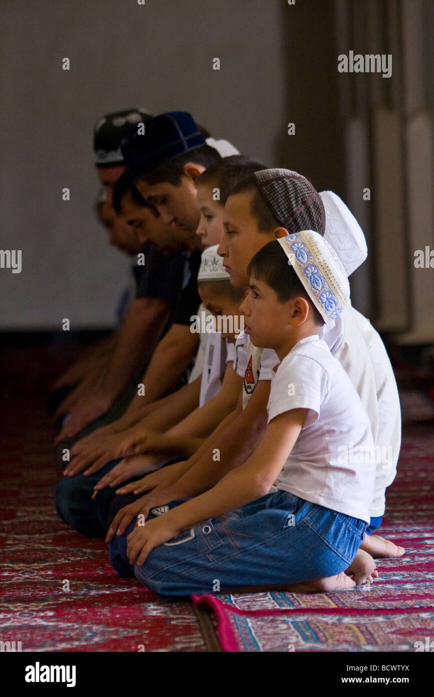 Muslim children praying hi-res stock photography and images - Alamy