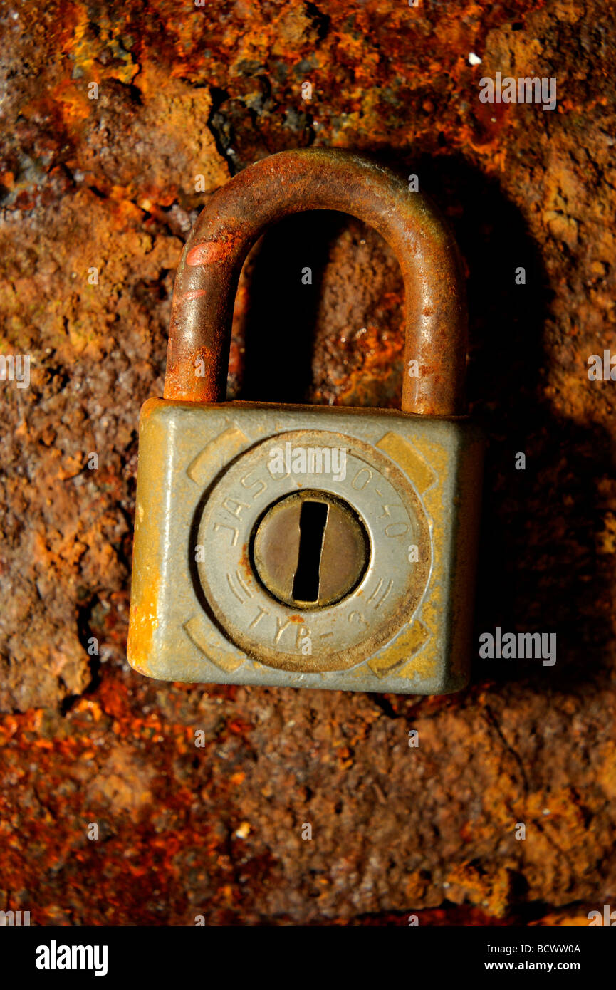 Rusted fittings hi-res stock photography and images - Alamy
