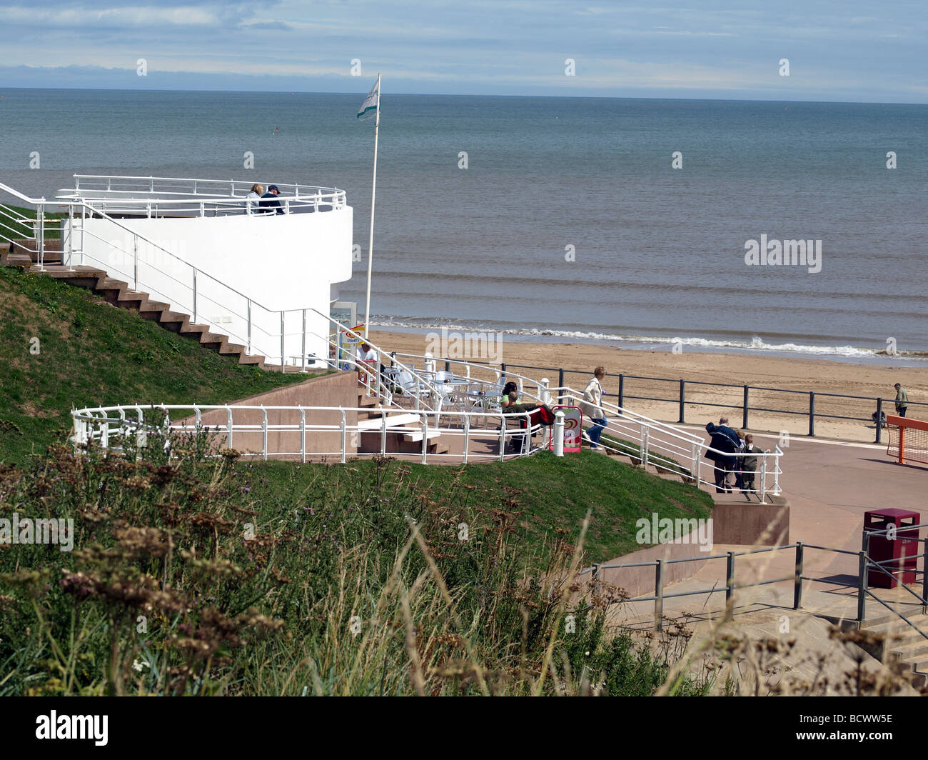 Bridlington bay cafe hi-res stock photography and images - Alamy