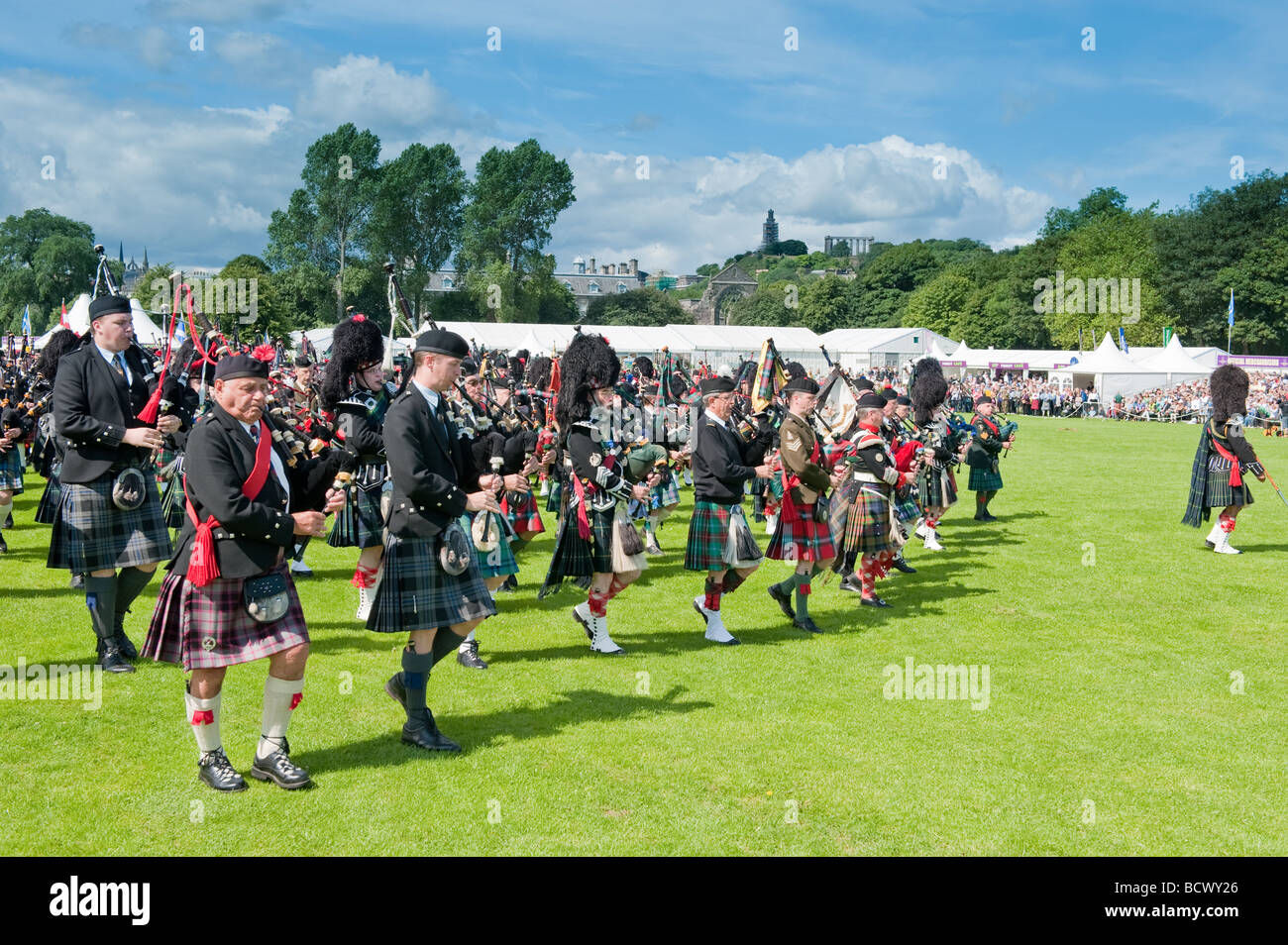 Pipe Bands in Holyrood Park for the Gathering 2009 in Edinburgh ...