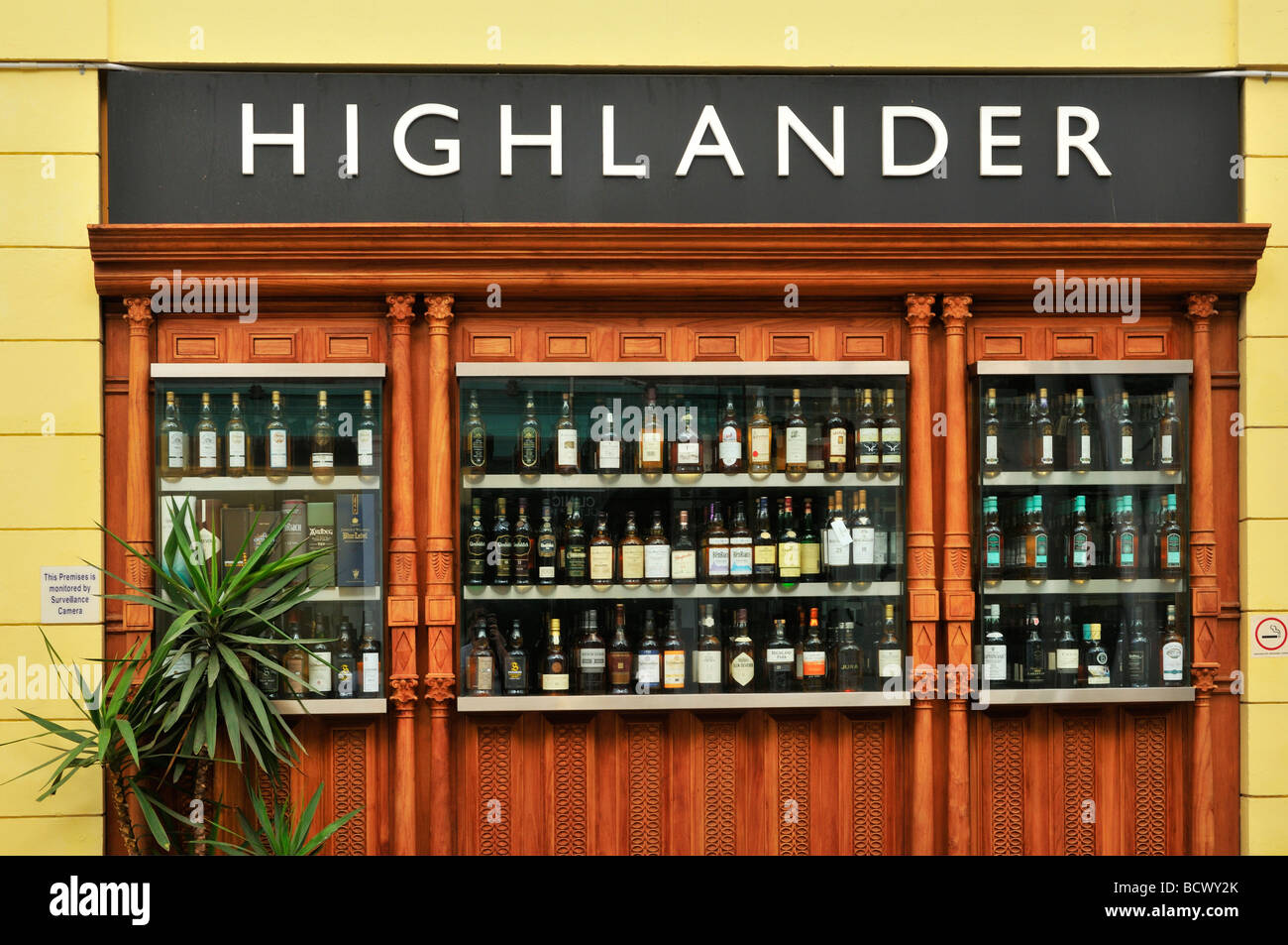 Highlander Whiskey Bar, Singapore SIN Stock Photo - Alamy