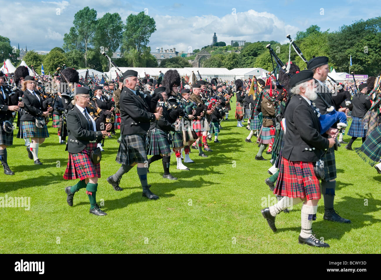 Pipe Bands in Holyrood Park for the Gathering 2009 in Edinburgh ...