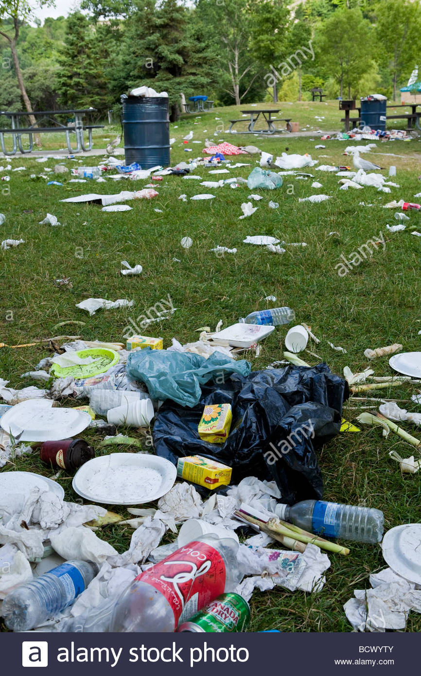 Garbage In The Park Stock Photos & Garbage In The Park Stock Images - Alamy