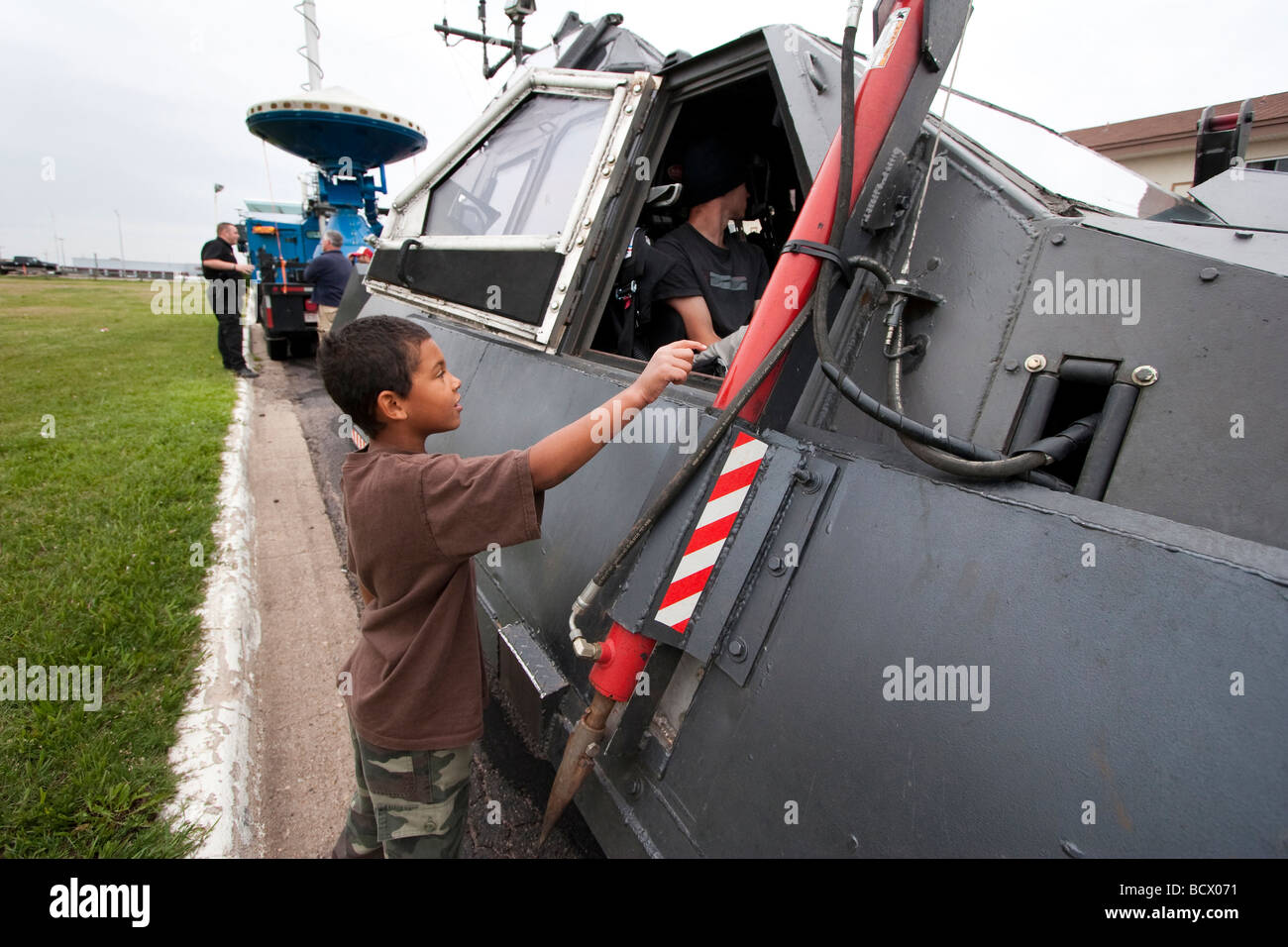 Tiv tiv2 tornado intercept vehicle hi-res stock photography and images ...