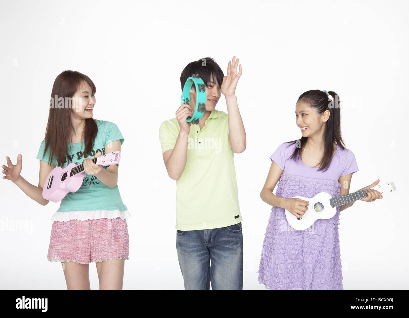 Women playing musical instruments hi-res stock photography and images ...