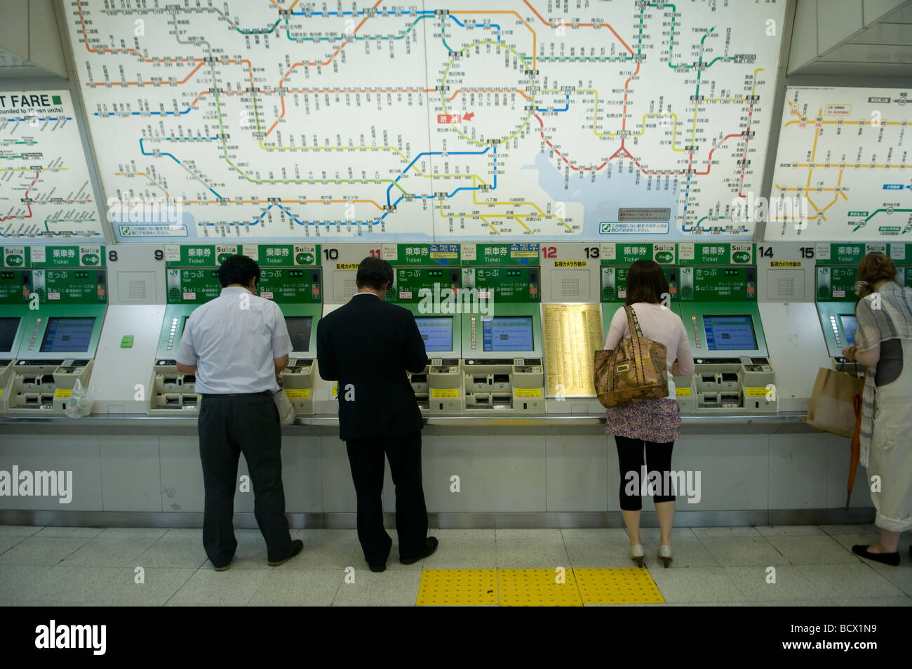 Ticket machines tokyo station tokyo hi-res stock photography and images ...