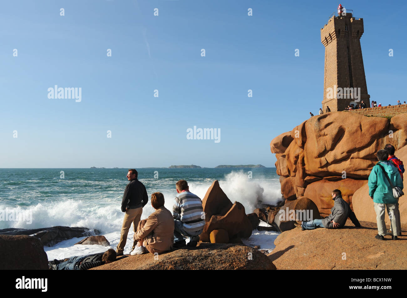 Huge waves with people hi-res stock photography and images - Alamy