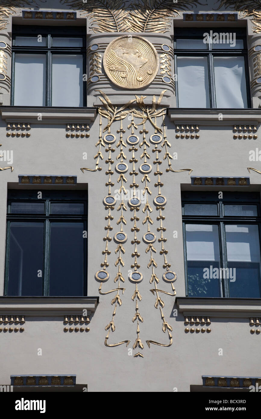 detail of decoration, Medallion House, Vienna, Austria Stock Photo - Alamy