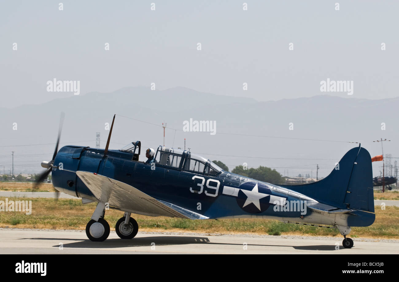 Sbd dauntless carrier airplane hi-res stock photography and images - Alamy