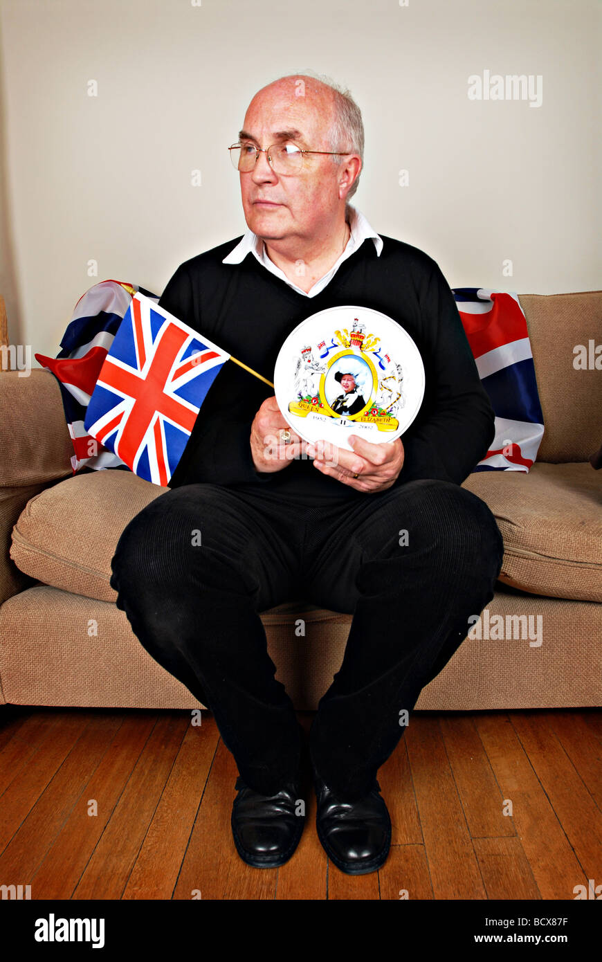 Queen elizabeth golden jubilee portrait hi-res stock photography and ...