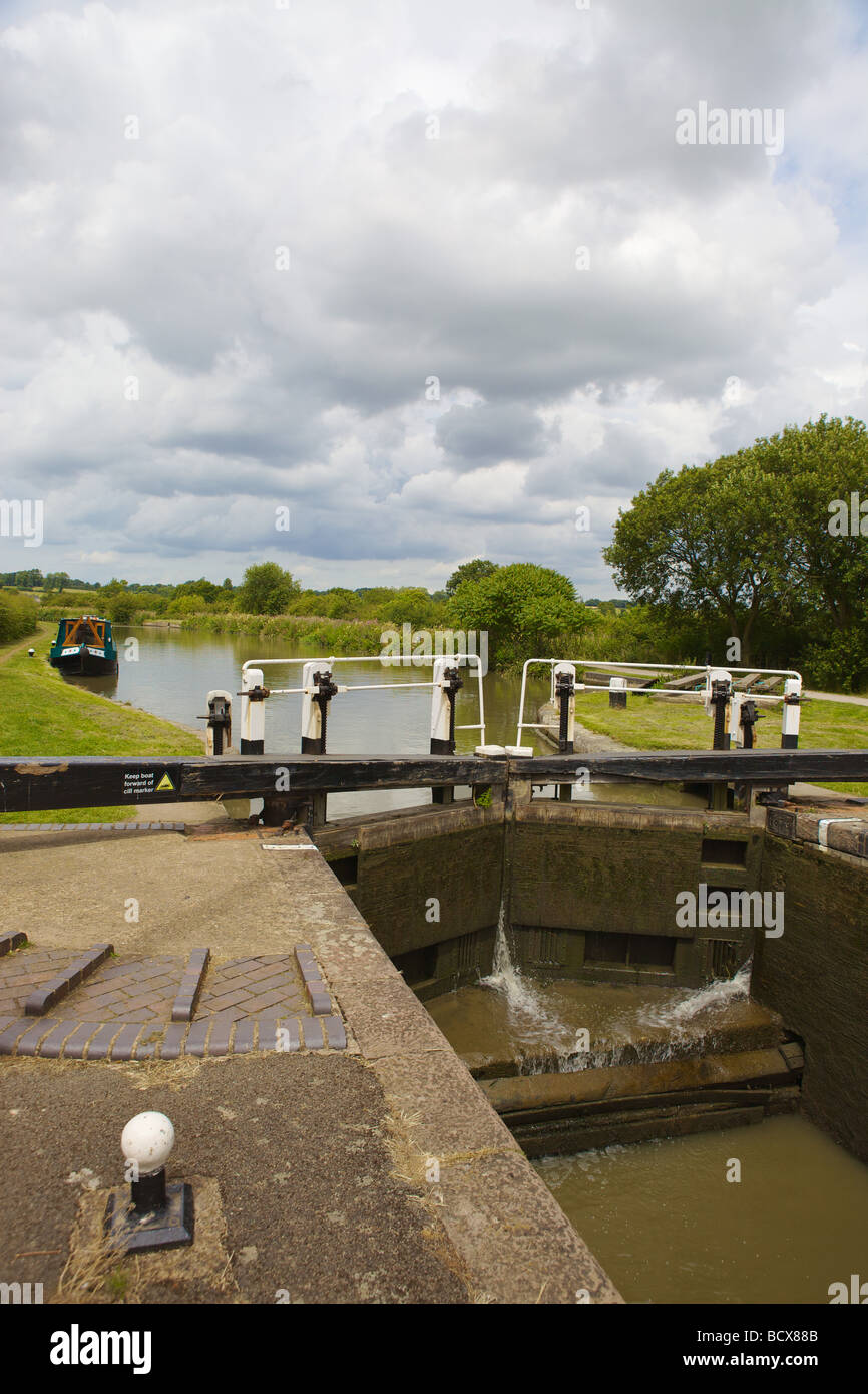 Loch gates near Stoke Bruene on the Grand Union Canal, Northamptonshire ...